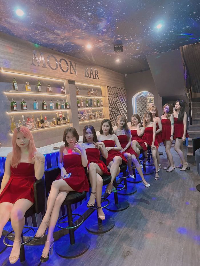 MOON BAR - Nightlife Asia Wiki - Guide for Asian KTVs, Clubs, Bars and ...