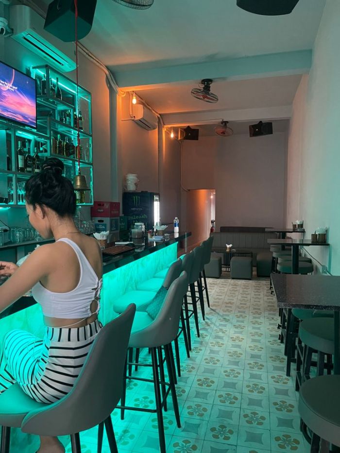 Swan Bar - Nightlife Asia Wiki - Guide for Asian KTVs, Clubs, Bars and Massage Spas