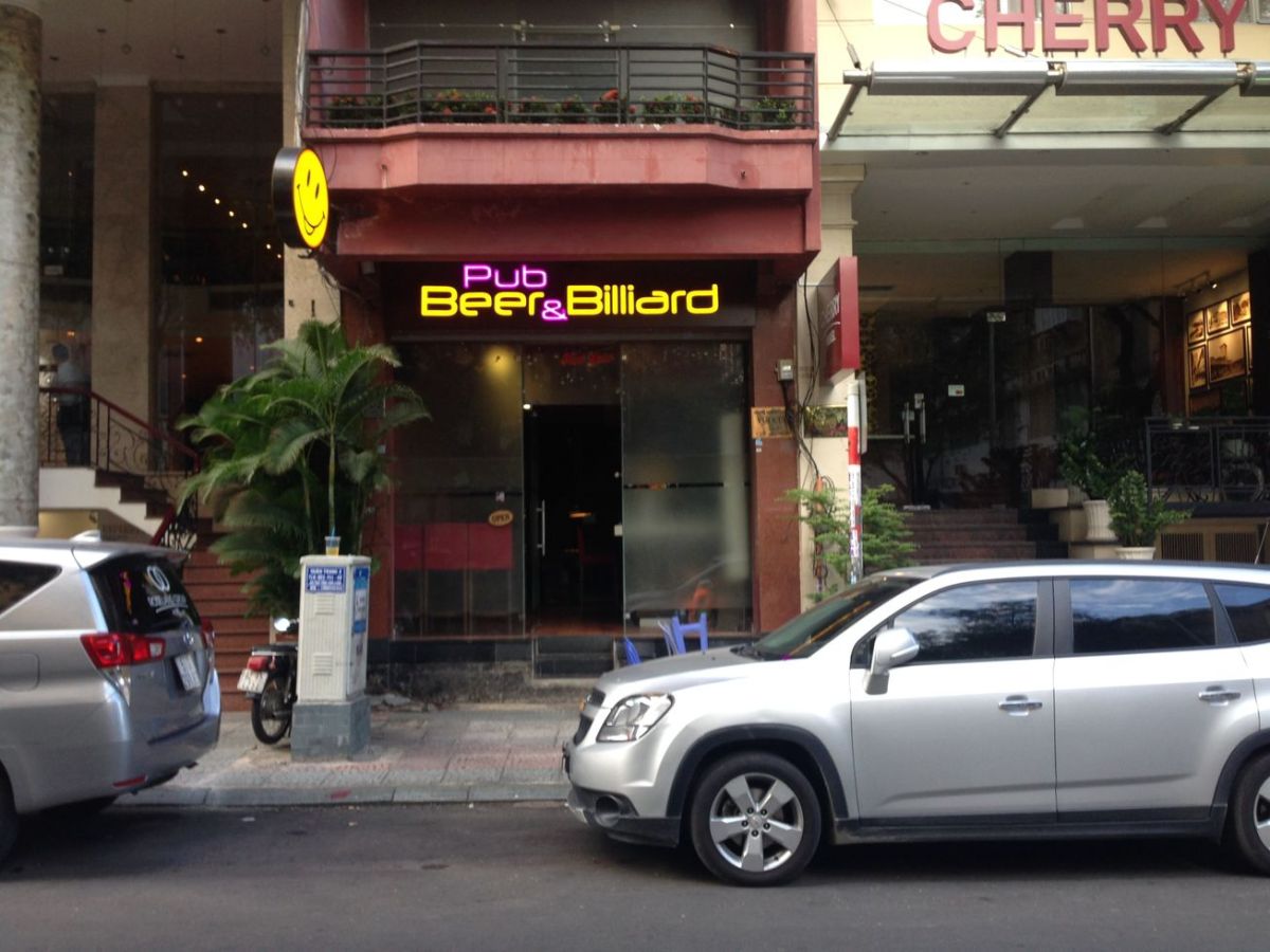 Smiley Bar - Nightlife Asia Wiki - Guide for Asian KTVs, Clubs, Bars ...