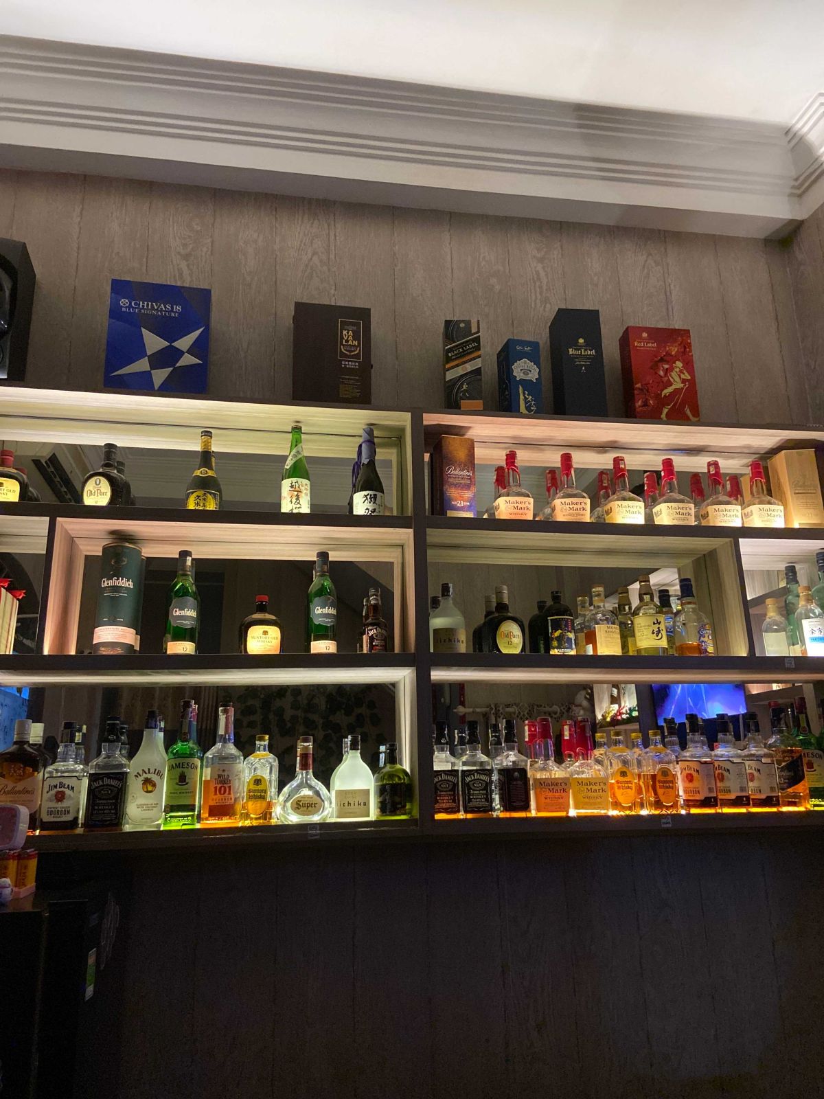 GLORY Bar - Nightlife Asia Wiki - Guide for Asian KTVs, Clubs, Bars and Massage Spas