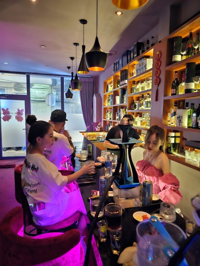 HACHI - BEE Bar - Nightlife Asia Wiki - Guide for Asian KTVs, Clubs, Bars and Massage Spas